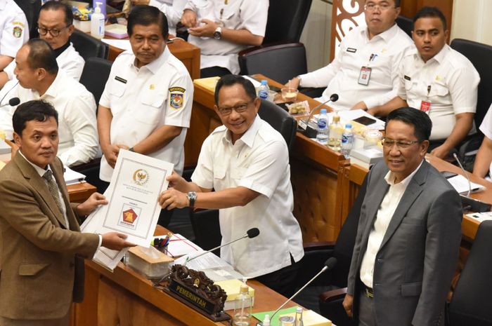 Dianggap Abaikan Putusan MK, Ini Respons Baleg DPR - Semua Halaman ... Dianggap Abaikan Putusan MK, Ini Respons Baleg DPR - Semua Halaman ...