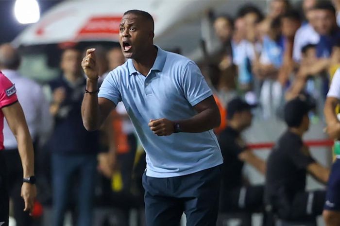 Patrick Kluivert Tiba di Jakarta, Disambut Meriah Suporter Timnas - Ntvnews.id