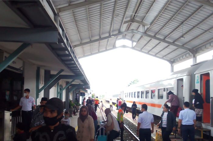 Kemenhub Sesuaikan Layanan Commuter Line Merak, Antisipasi Lonjakan Penumpang Mudik Lebaran 2025 ...