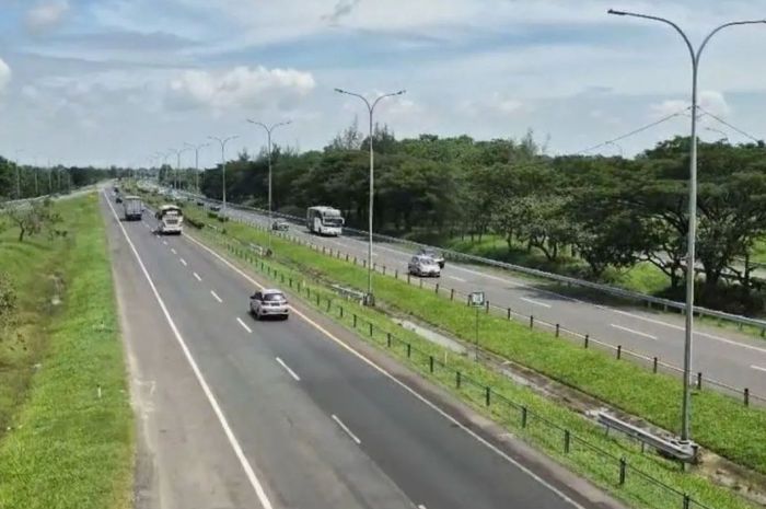 Jalan Tol Jakarta-Cikampek Hingga Cipali Terlihat Ramai Lancar - Ntvnews.id