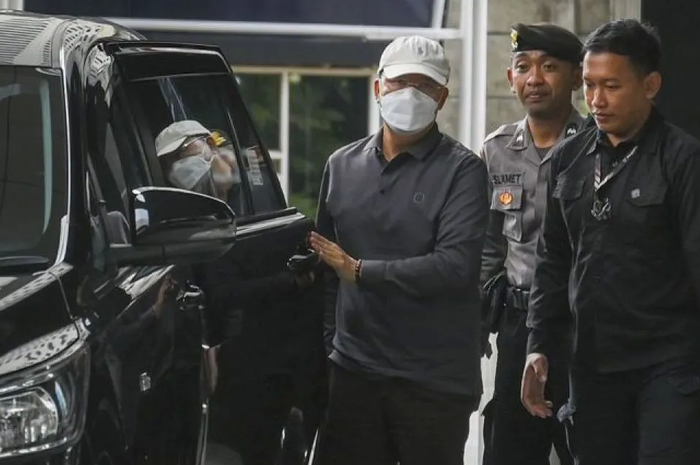 Terjaring OTT KPK, Gubernur Bengkulu Rohidin Mersyah Dibawa ke Jakarta - Ntvnews.id