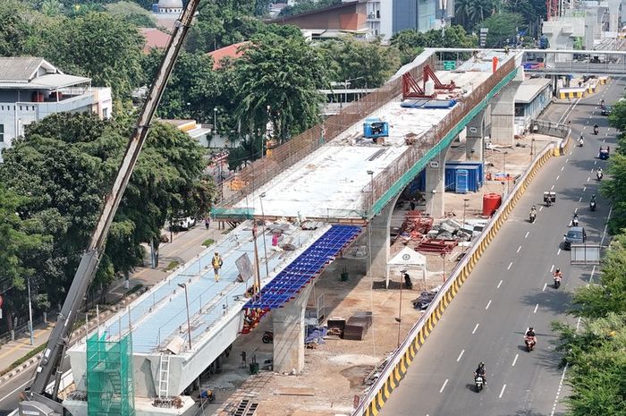 Proyek Konstruksi LRT Jakarta Fase 1B di Area Padat Terdapat Tantangan ...