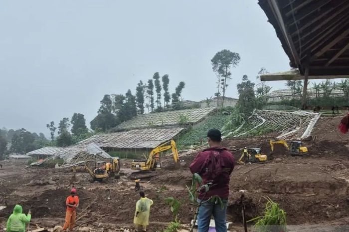 Tim SAR Gabungan Perluas Area Operasi Pencarian Korban Longsor Cisarua ...