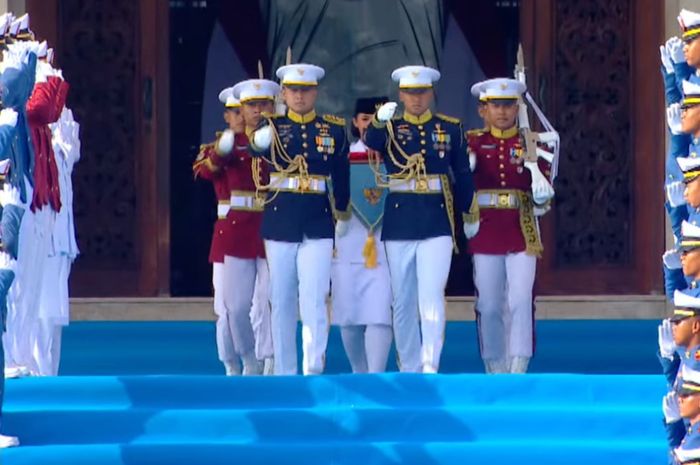 Lautan Merah Putih Padati Monas, Kirab Bendera Pusaka Warnai Peringatan ...