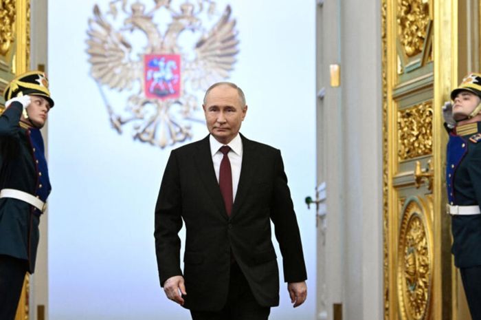 Vladimir Putin Minta Maaf Atas Jatuhnya Pesawat Azerbaijan Airlines di ...