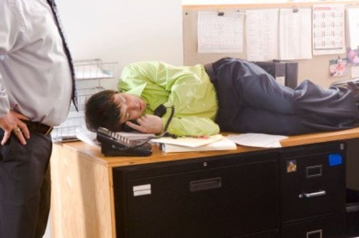 5 Cara Efektif Membangunkan Orang yang Tidur di Tempat Kerja - Semua Halaman - Ntvnews.id